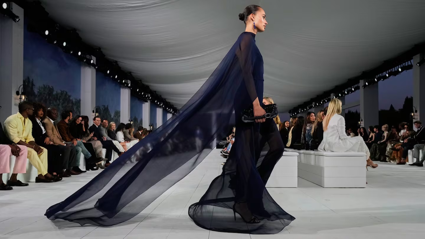 Paris Haute Couture Week îți arată ce e mai spectaculos în fashion